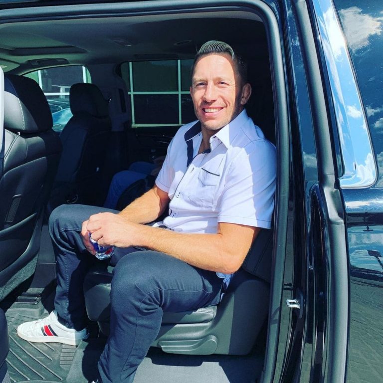 Luxury VIP Airport Chauffeur Car Service Toronto - VIP Airport Shuttle